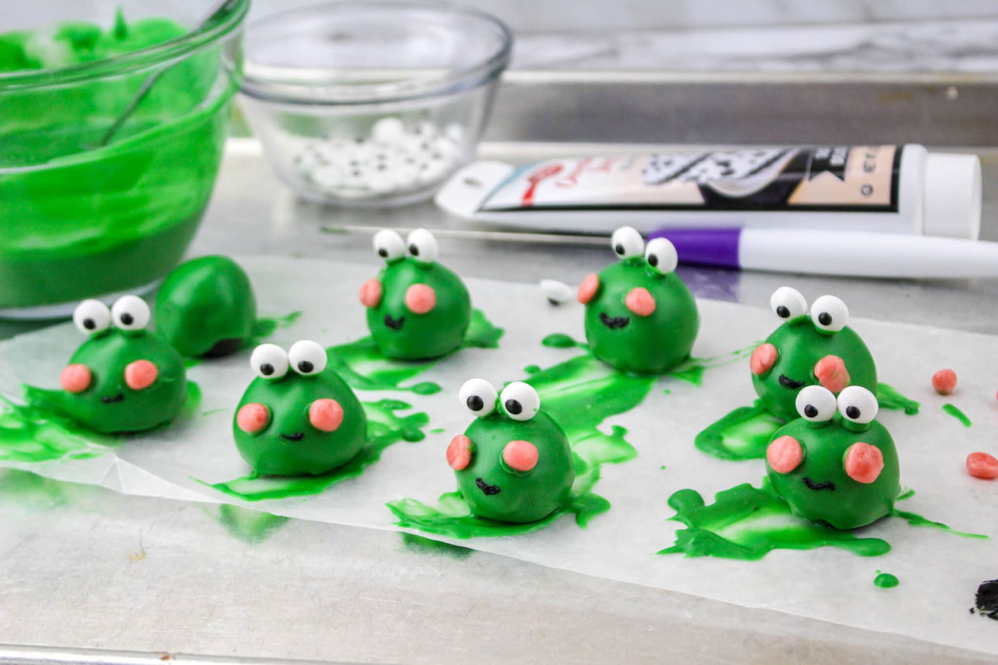 Frog Oreo Balls - Mama's On A Budget
