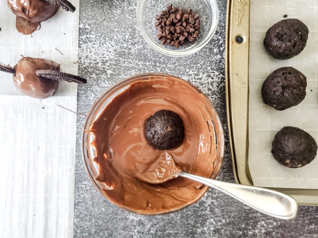 Bat Halloween Oreo Balls - Mama's On A Budget