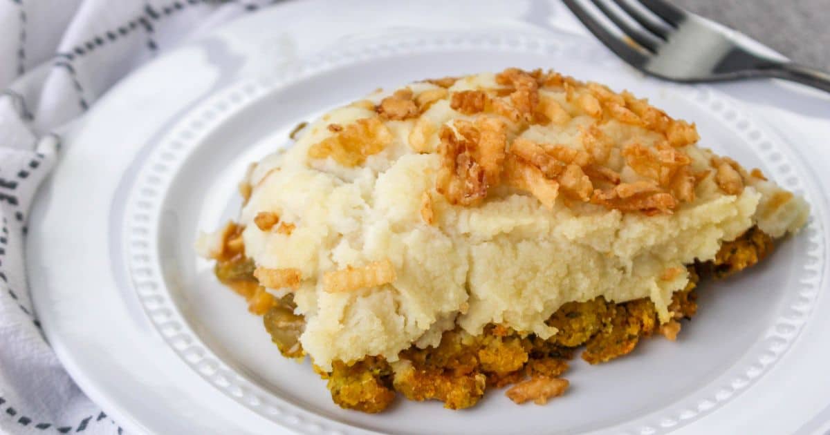 Stuffing Crust Turkey Pot Pie - Mama's On A Budget